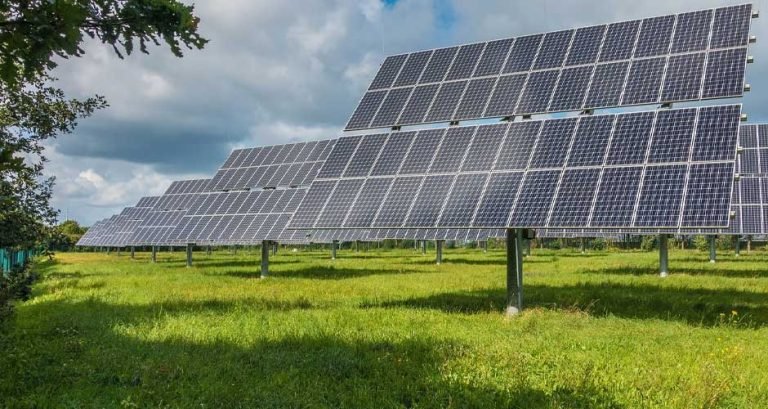 Do solar panels contribute to a greener environment? - Ecomuch