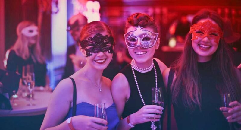 Everything To Know About A Halloween Bar Crawl - Ecomuch